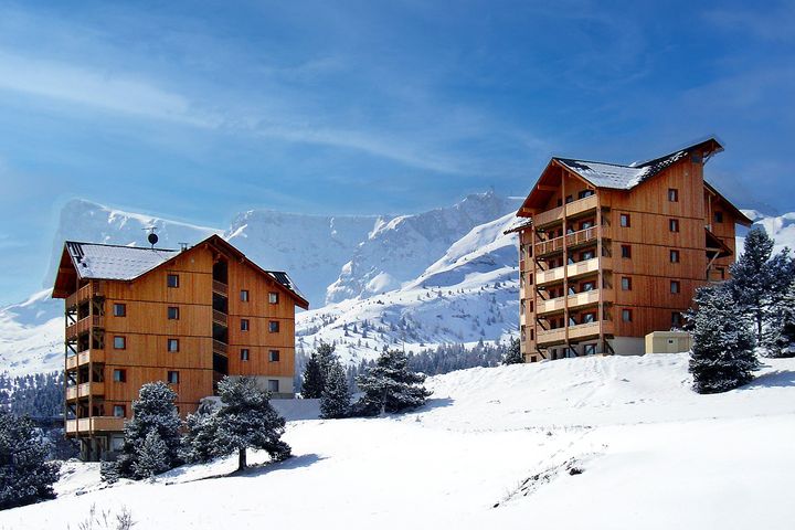 Ski holidays - Ski deals - Ski trips including lift pass